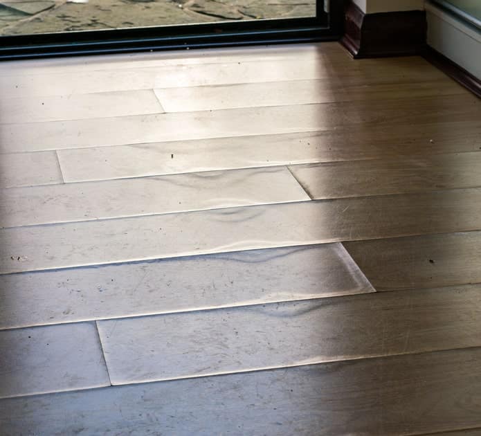 Comment reconnaitre et traiter les signes d'humidité sol ? | Bobex