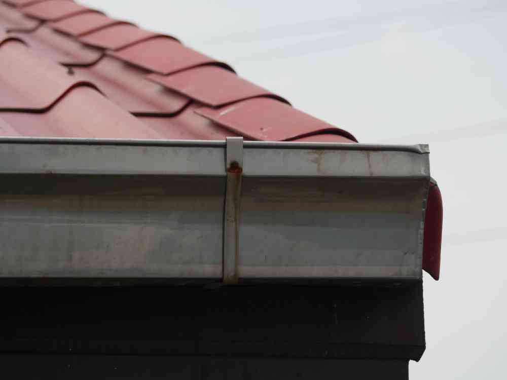 Dakgoten Vernieuwen: wanneer, mogelijkheden & prijs